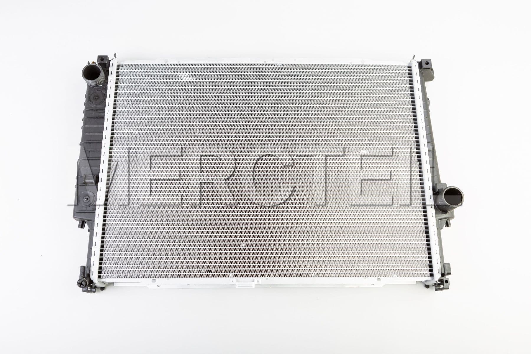 Buy the spare part BMW 17112226336 radiator