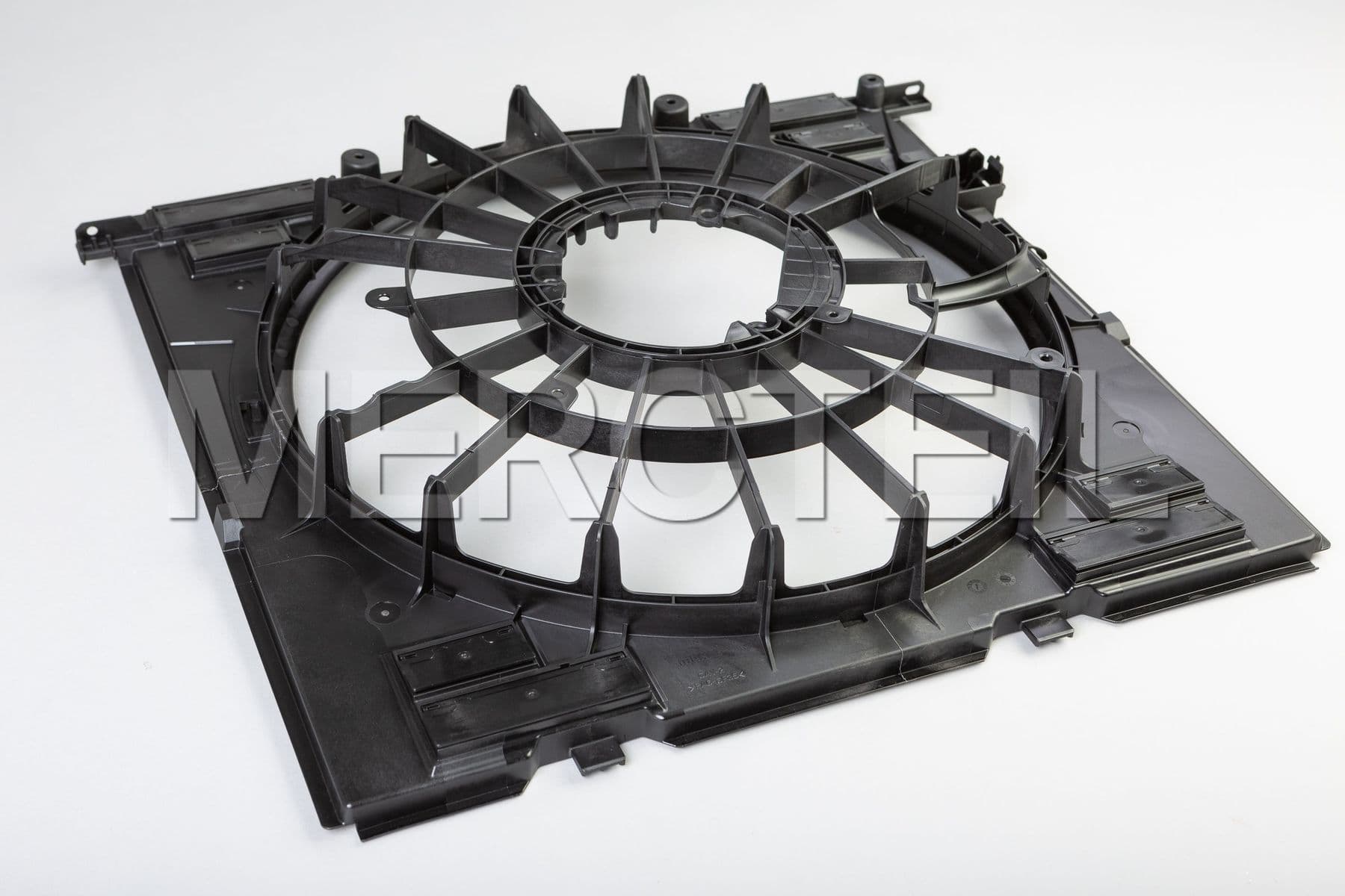 Buy the spare part BMW 17428487642 fan shroud