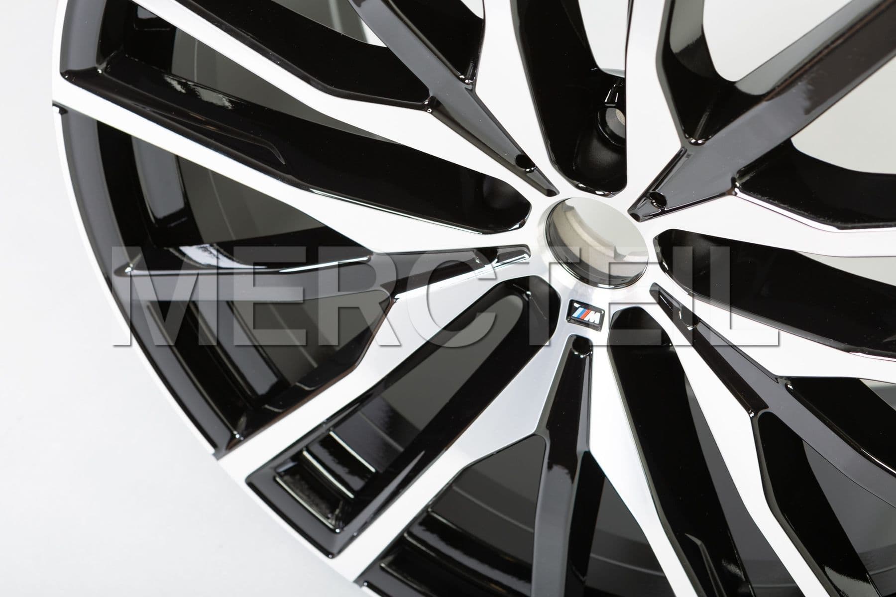 Buy the spare part BMW 36118090013 disc wheel l