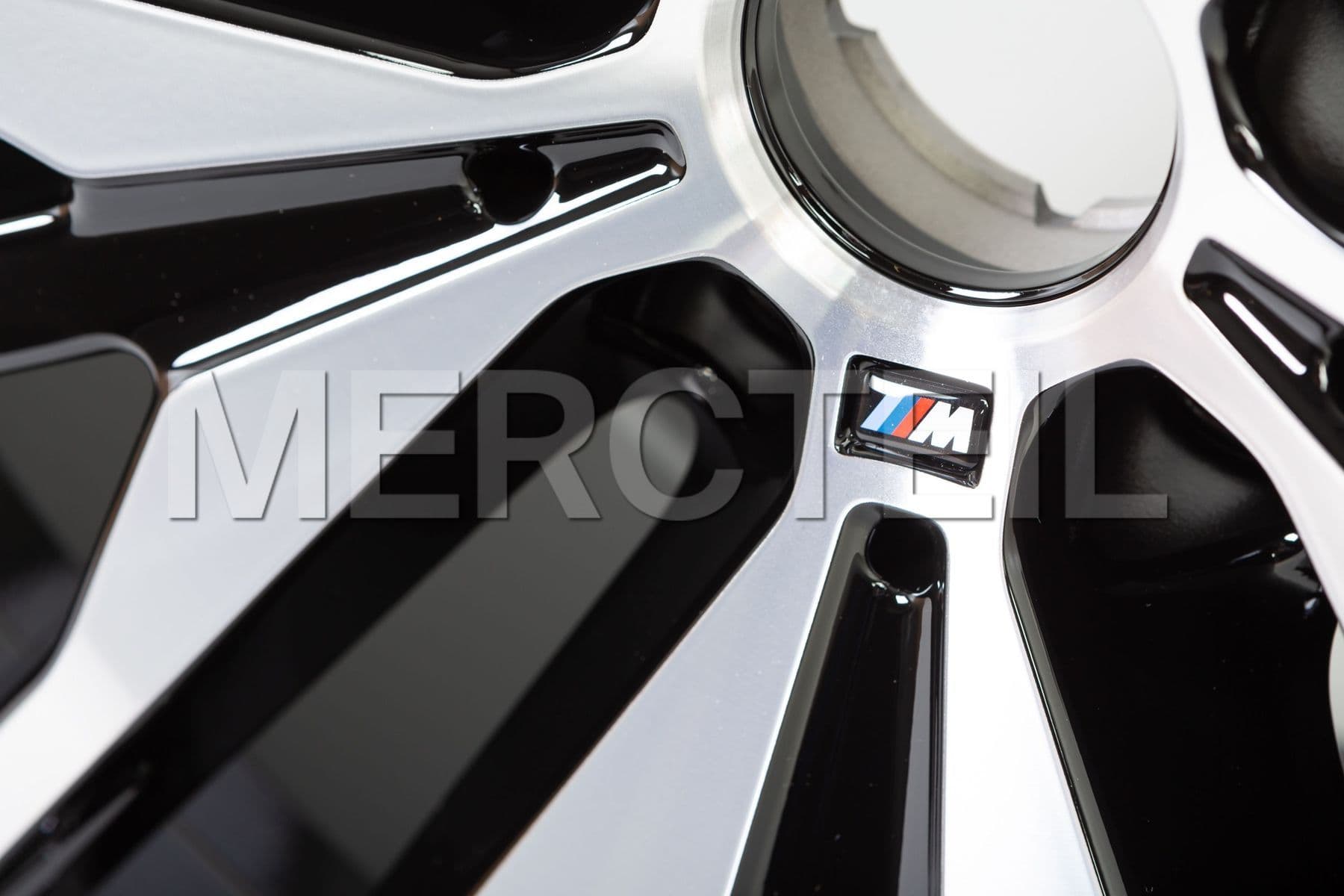 Buy the spare part BMW 36118090013 disc wheel l