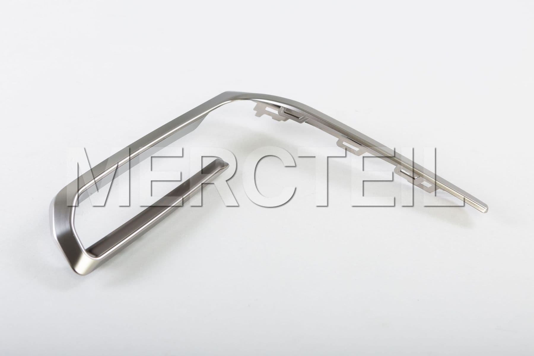 Buy the spare part BMW 51118092670 trim on gril