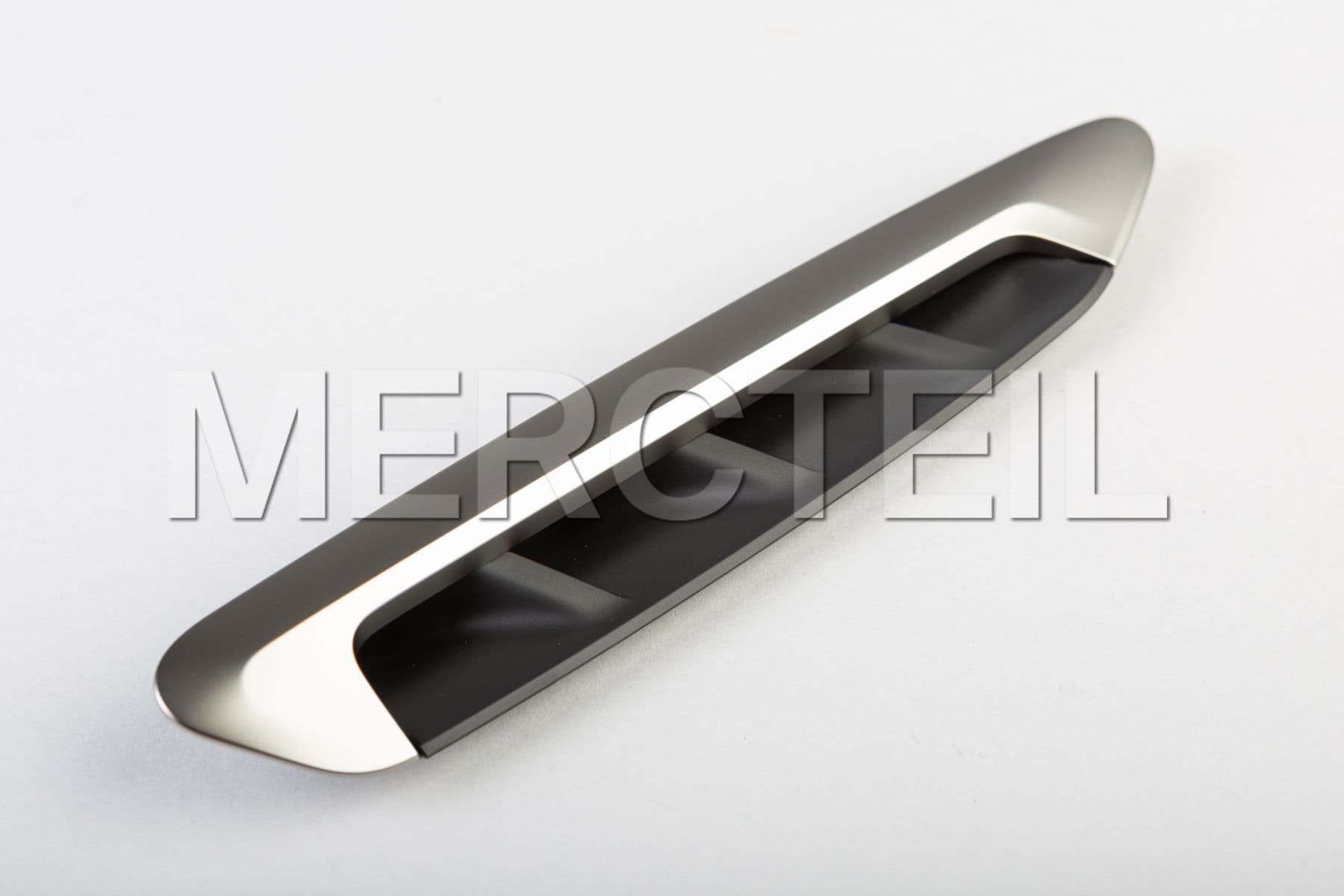 Buy the spare part BMW 51137461076 finisher si