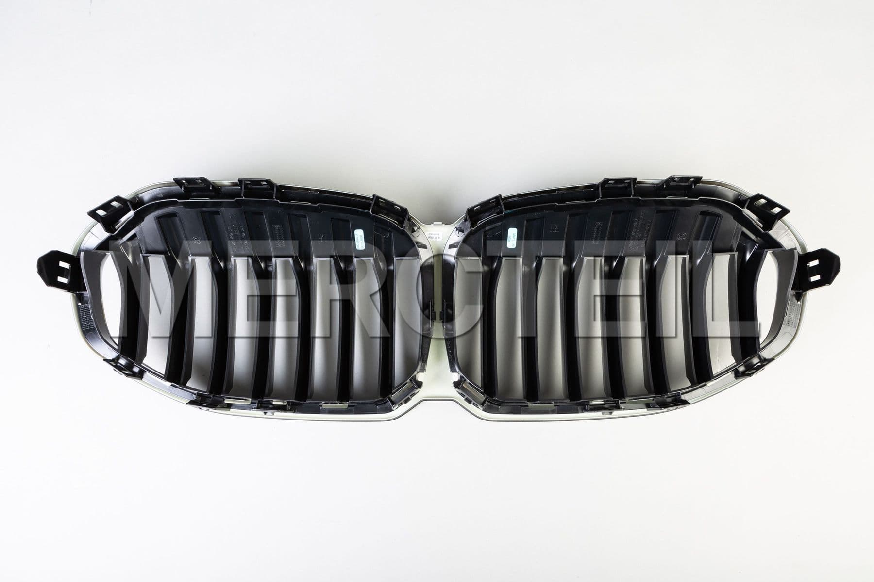 Buy the spare part BMW 51138080489 grill front