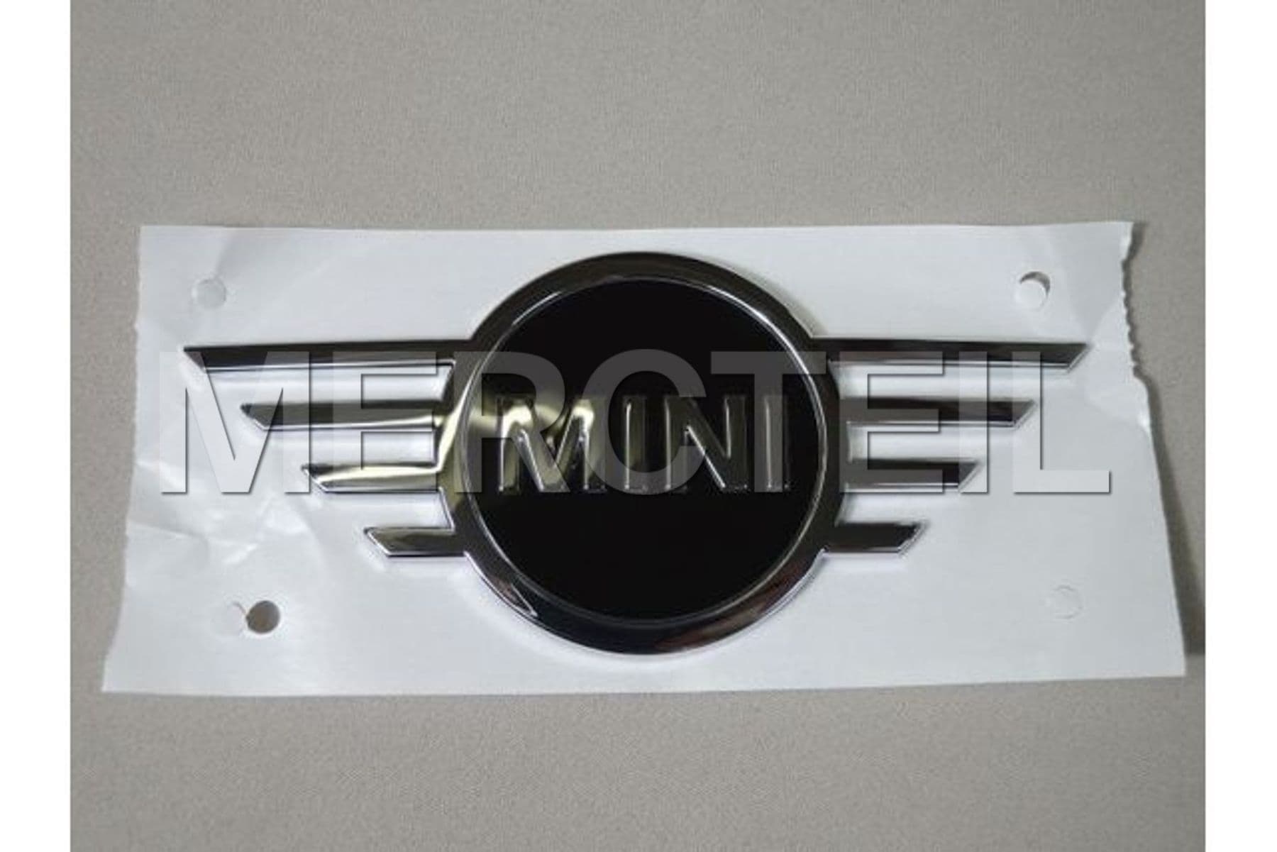 Buy the spare part BMW 51147481907 emblem front