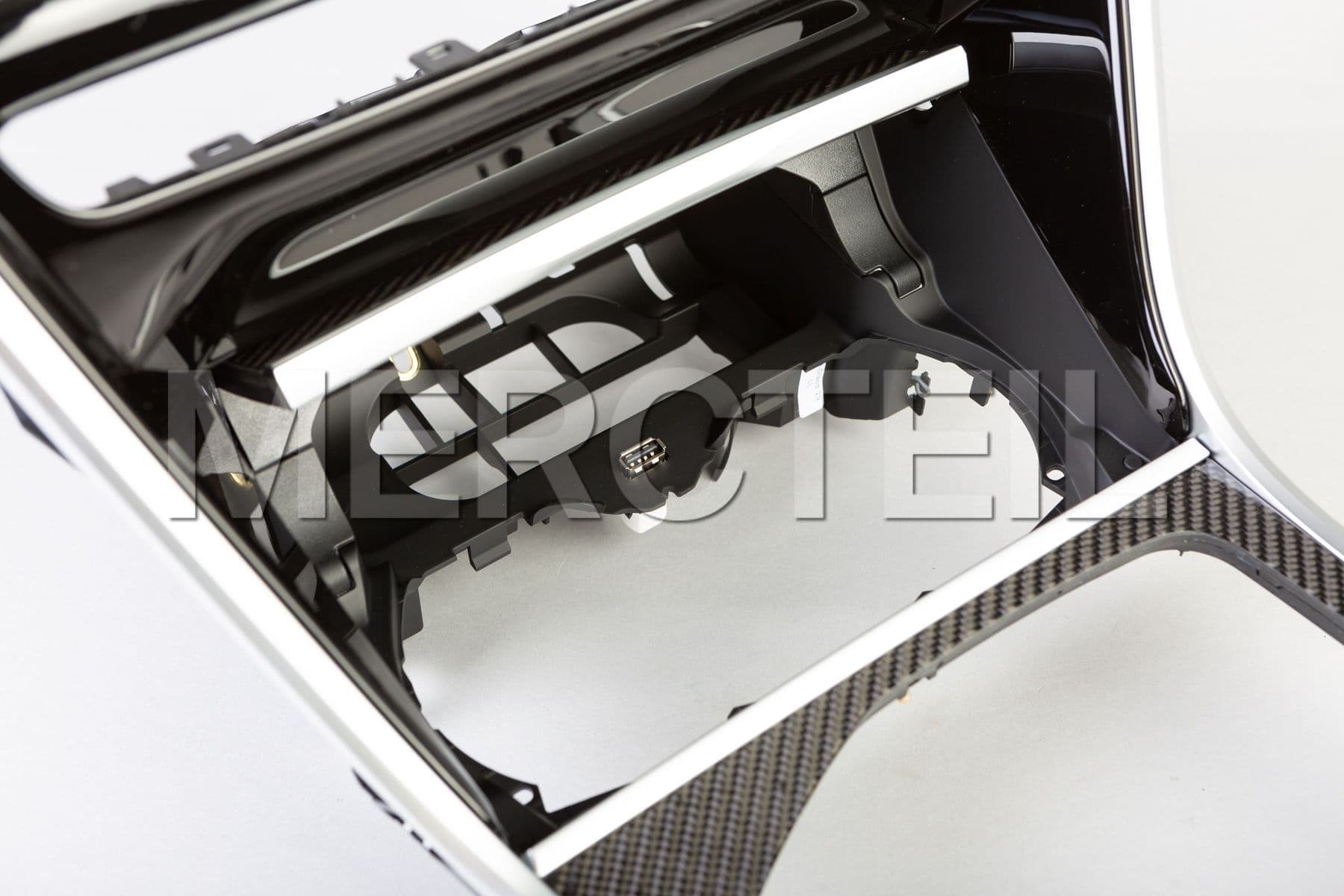 Buy the spare part BMW 51168096321 cover center