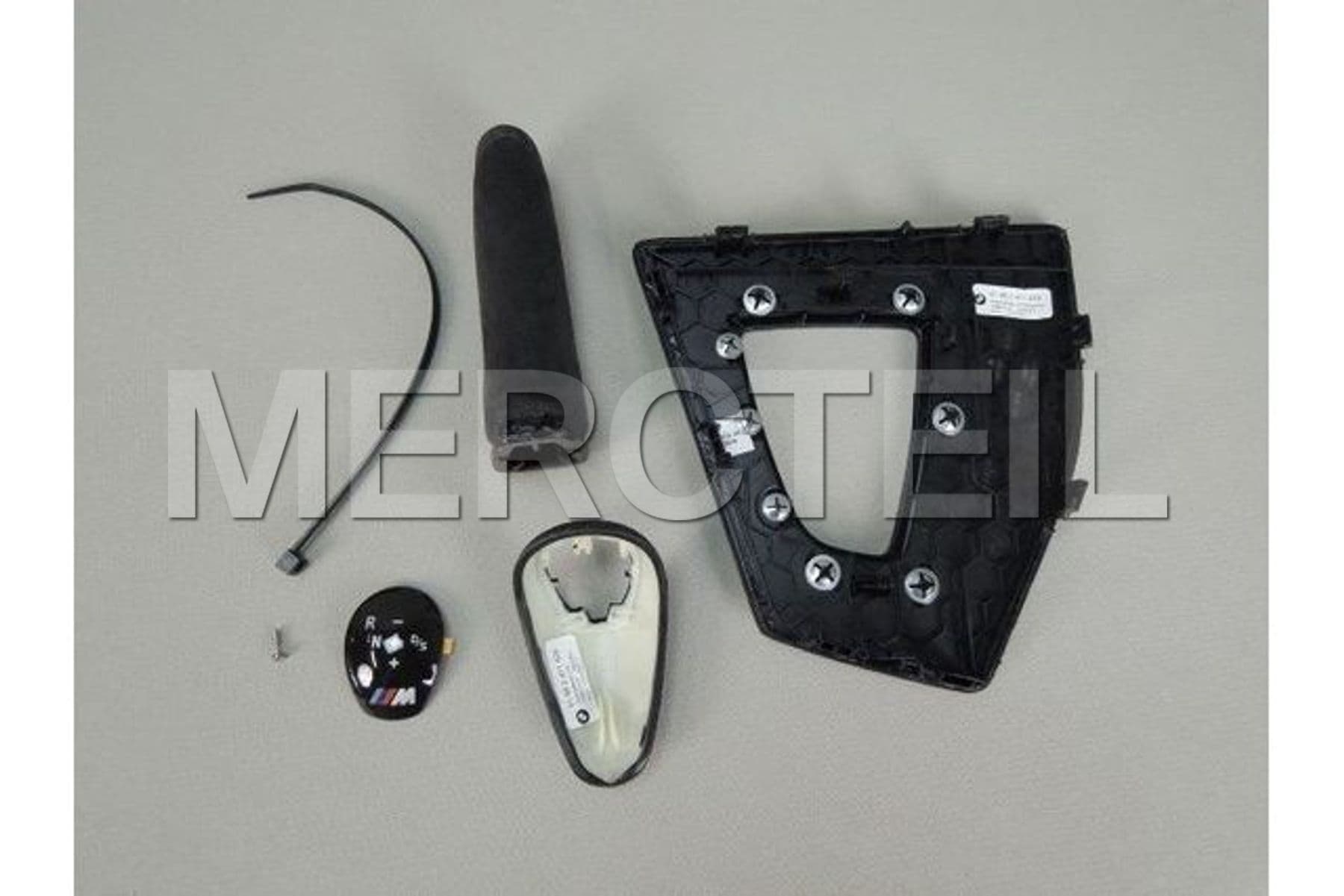 Buy the spare part BMW 51952411429 interior equ