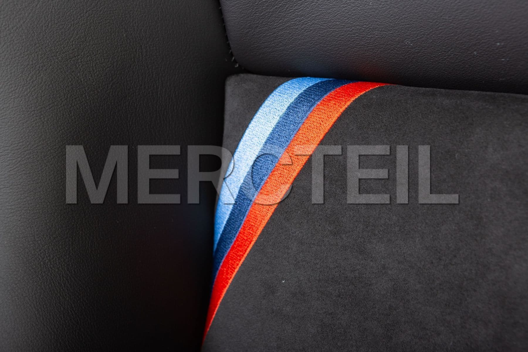 Buy the spare part BMW 52108072473 komplettsitz