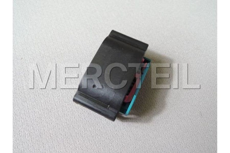 Buy the spare part BMW 61138373632 socket housi