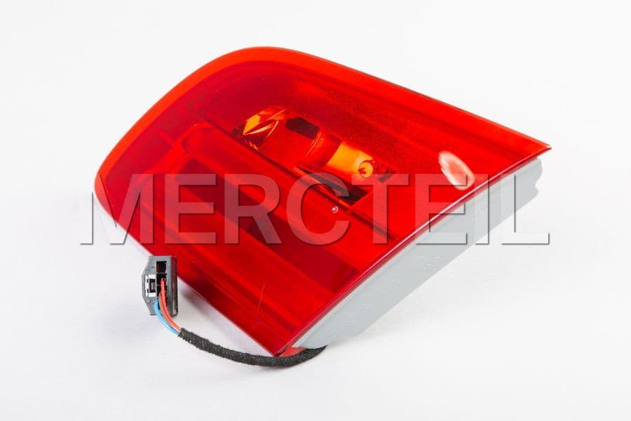 Buy the spare part BMW 63217252784 rear light i