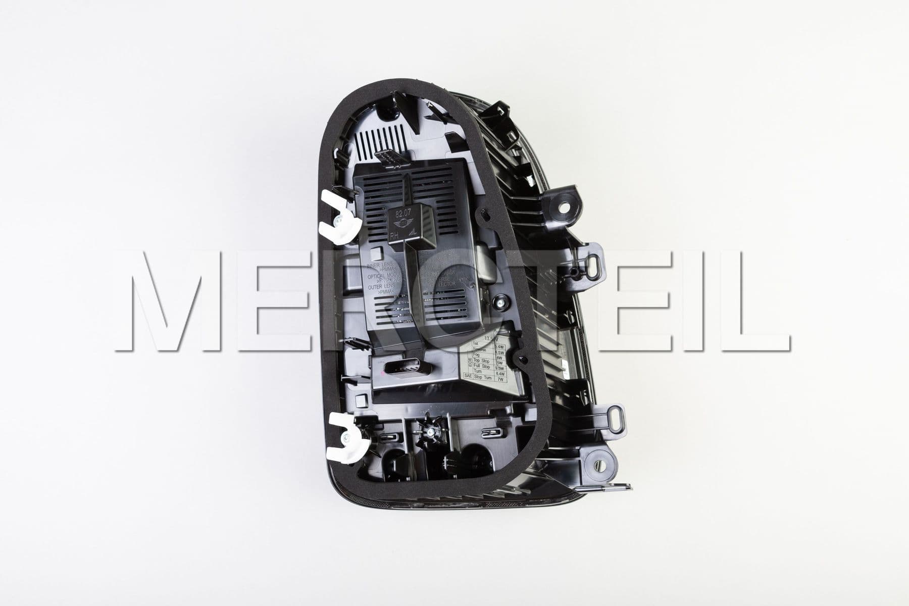 Buy the spare part BMW 63218492478 tail light