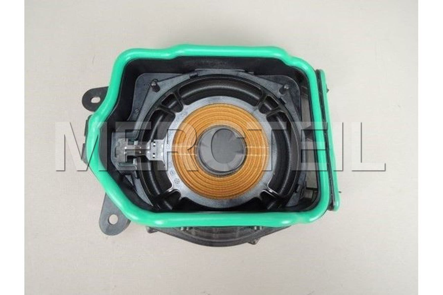 Buy the spare part BMW 65136801076 central bass right