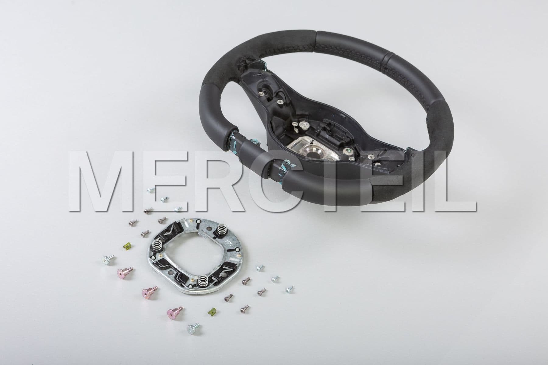Buy the spare part Mercedes-Benz A00046001099E38 steering wheel
