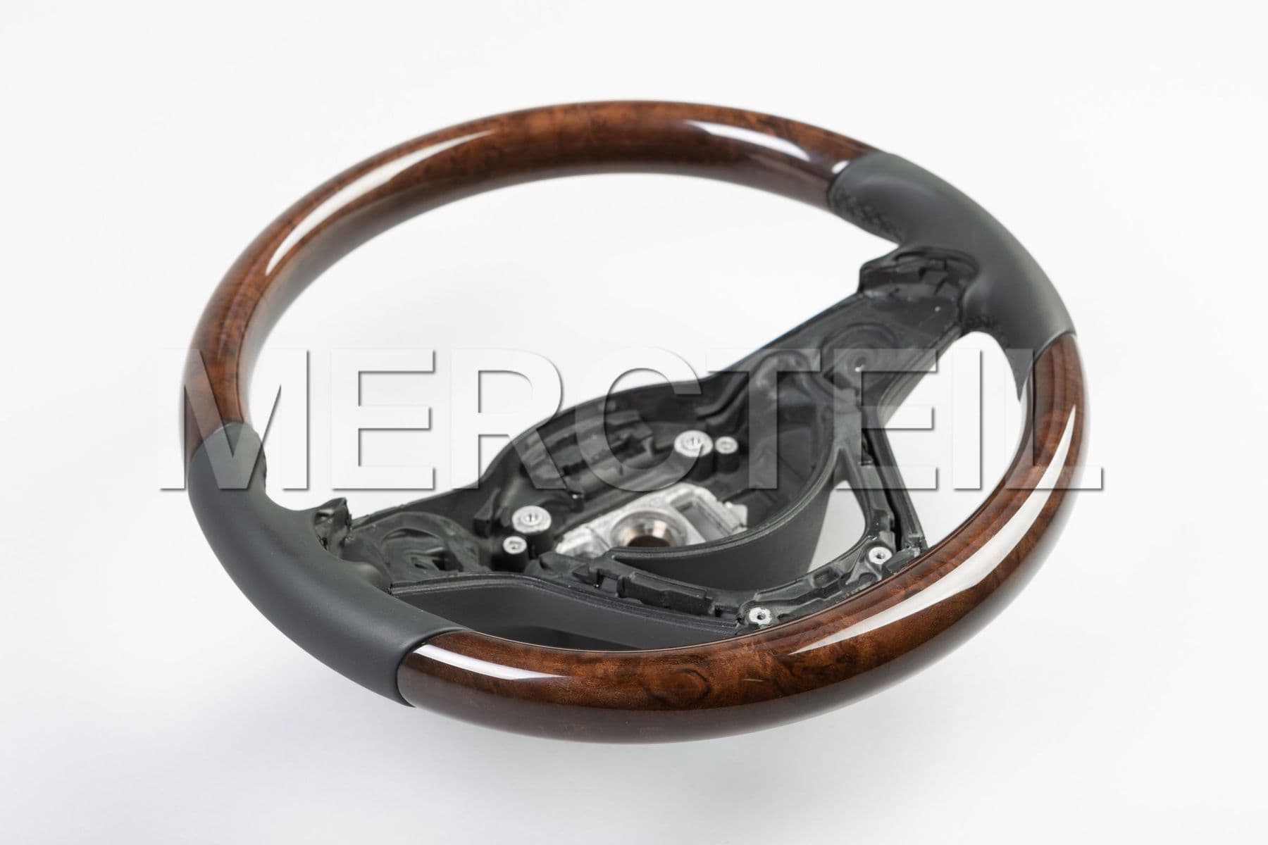 Buy the spare part Mercedes-Benz A00046031049E38 steering wheel