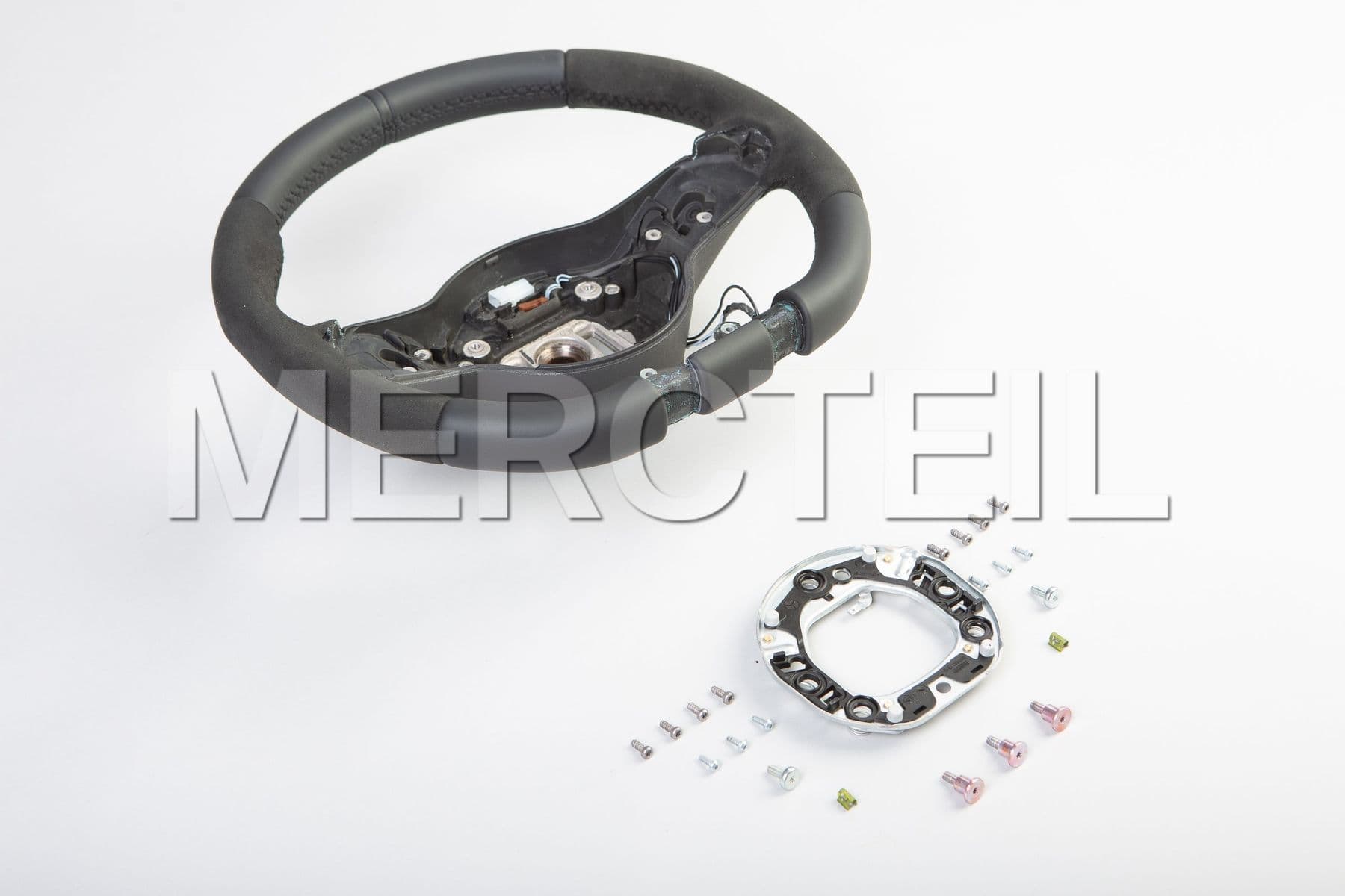 Buy the spare part Mercedes-Benz A00046087139E38 steering wheel