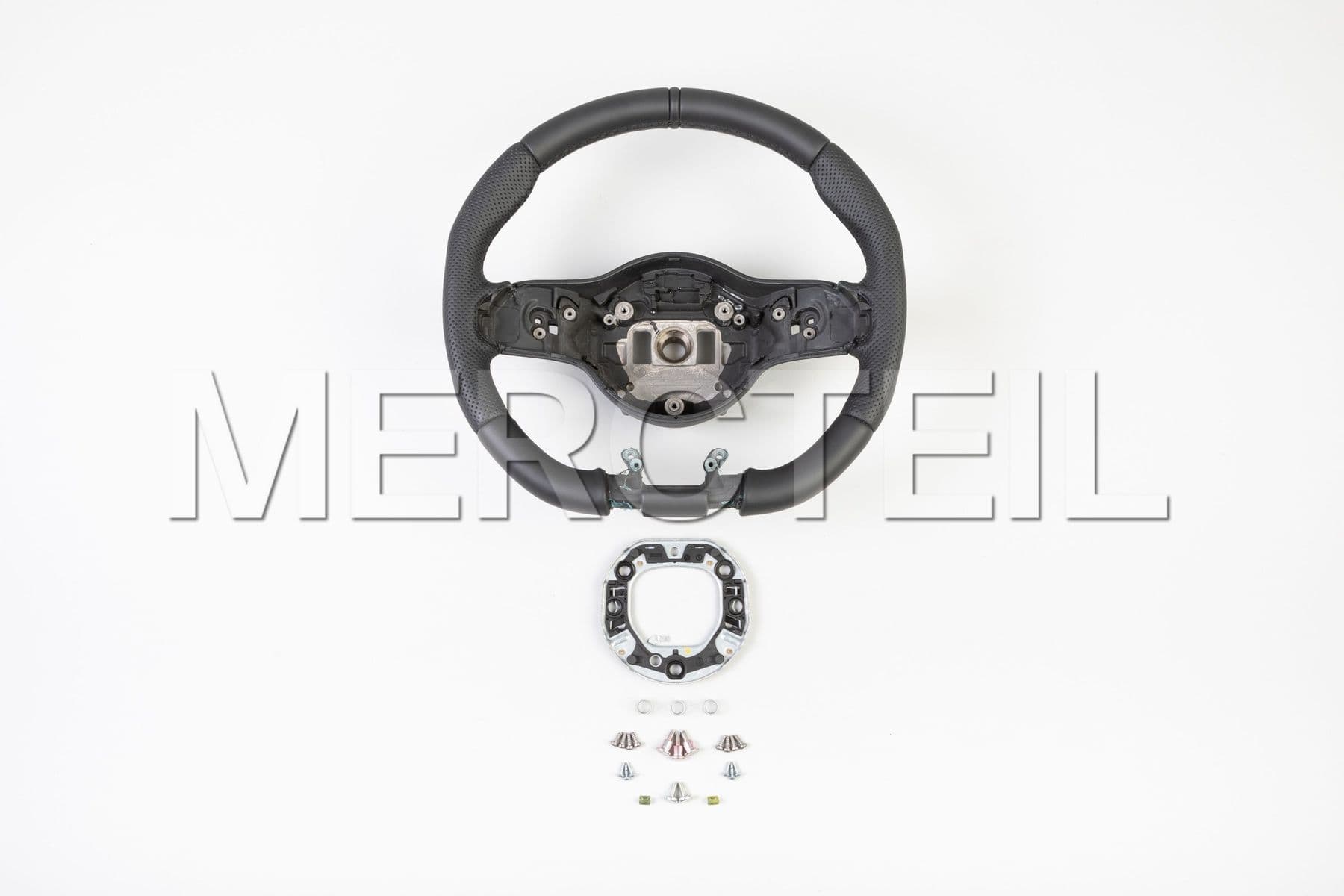 Buy the spare part Mercedes-Benz A00046099089E38 steering wheel