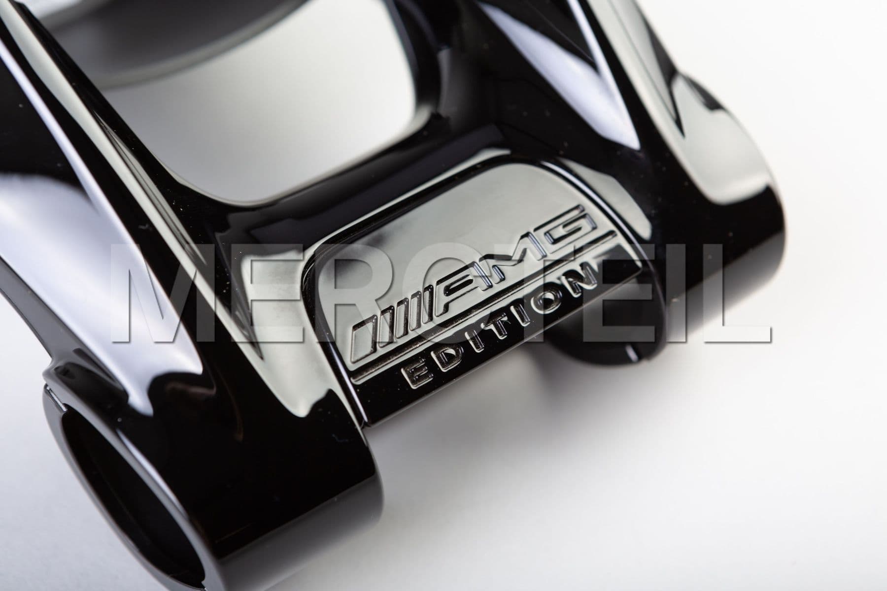 Buy the spare part Mercedes-Benz A0004645600 cover steering wheel