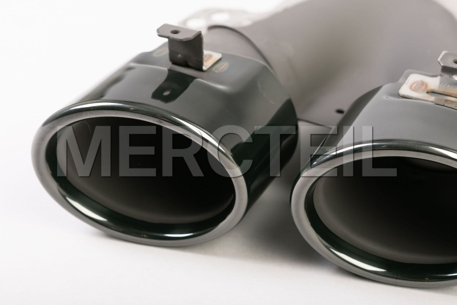 Buy the spare part Mercedes-Benz A0004901100 tail pipe cover