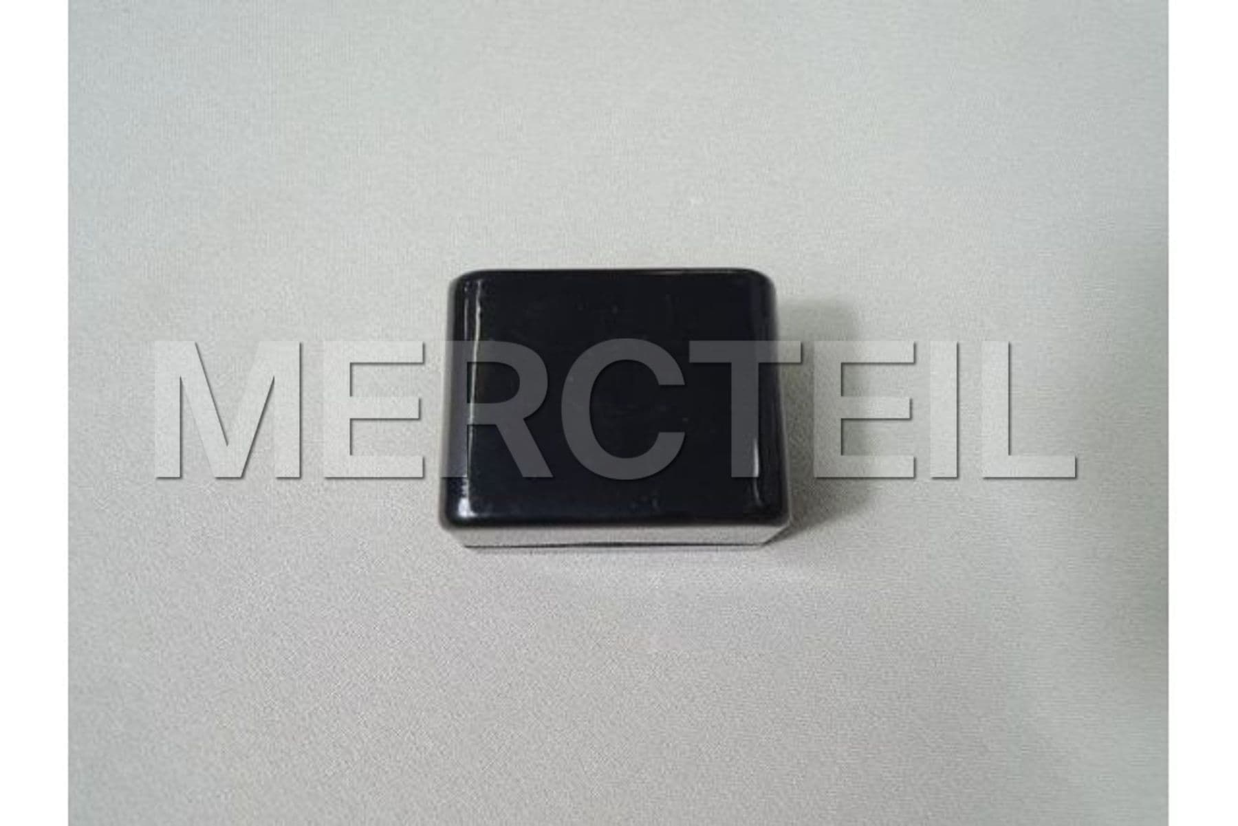 Buy the spare part Mercedes-Benz A0005459901 fuse box