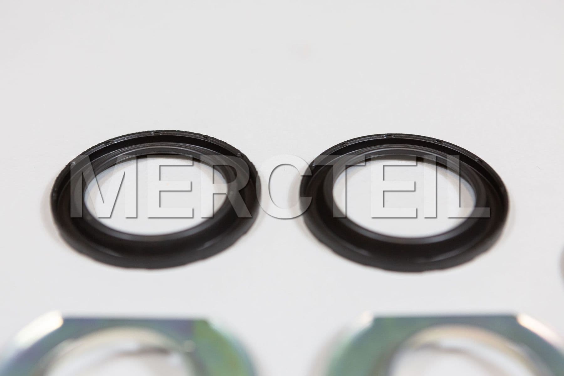 Buy the spare part Mercedes-Benz A0005866442 brake caliper seal kit