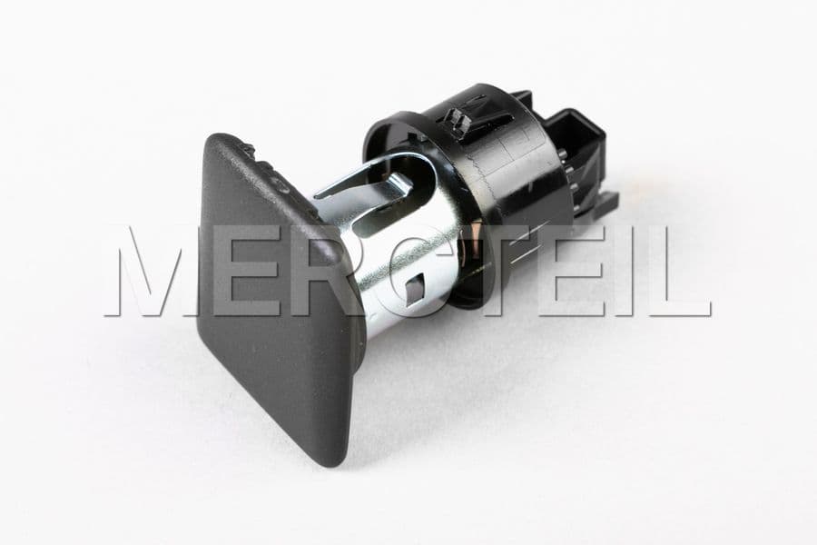 Buy the spare part Mercedes-Benz A0008206503 socket outlet
