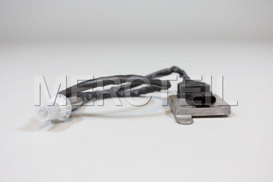 Buy the spare part Mercedes-Benz A0009050108 nox sensor