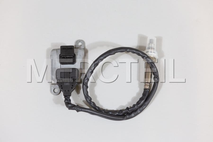 Buy the spare part Mercedes-Benz A0009050108 nox sensor