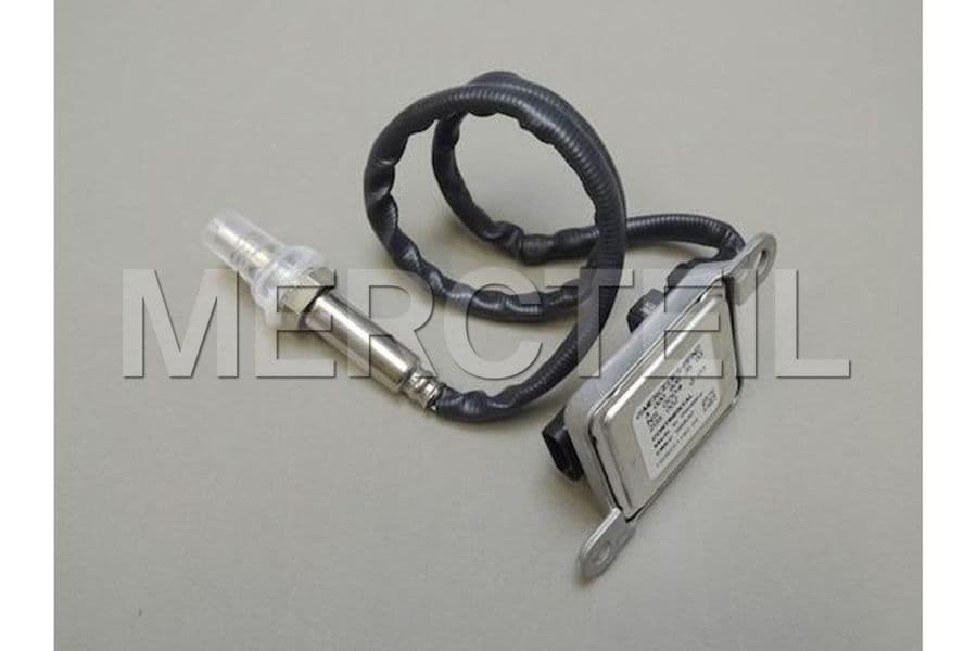 Buy the spare part Mercedes-Benz A0009053503 nox sensor