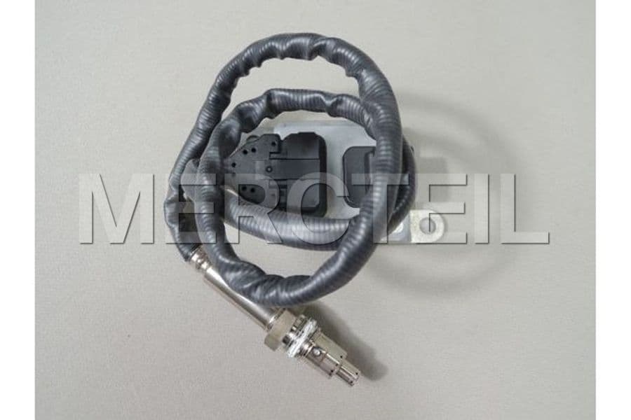 Buy the spare part Mercedes-Benz A0009053606 nox sensor