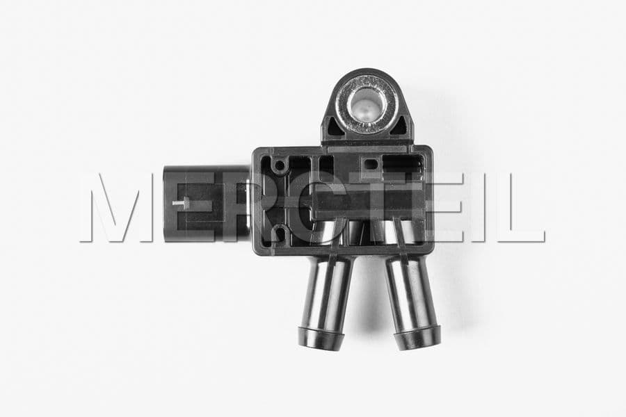 Buy the spare part Mercedes-Benz A0009055307 pressure sensor