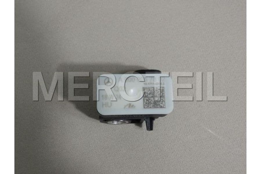 Buy the spare part Mercedes-Benz A0009057802 acceleration sensor