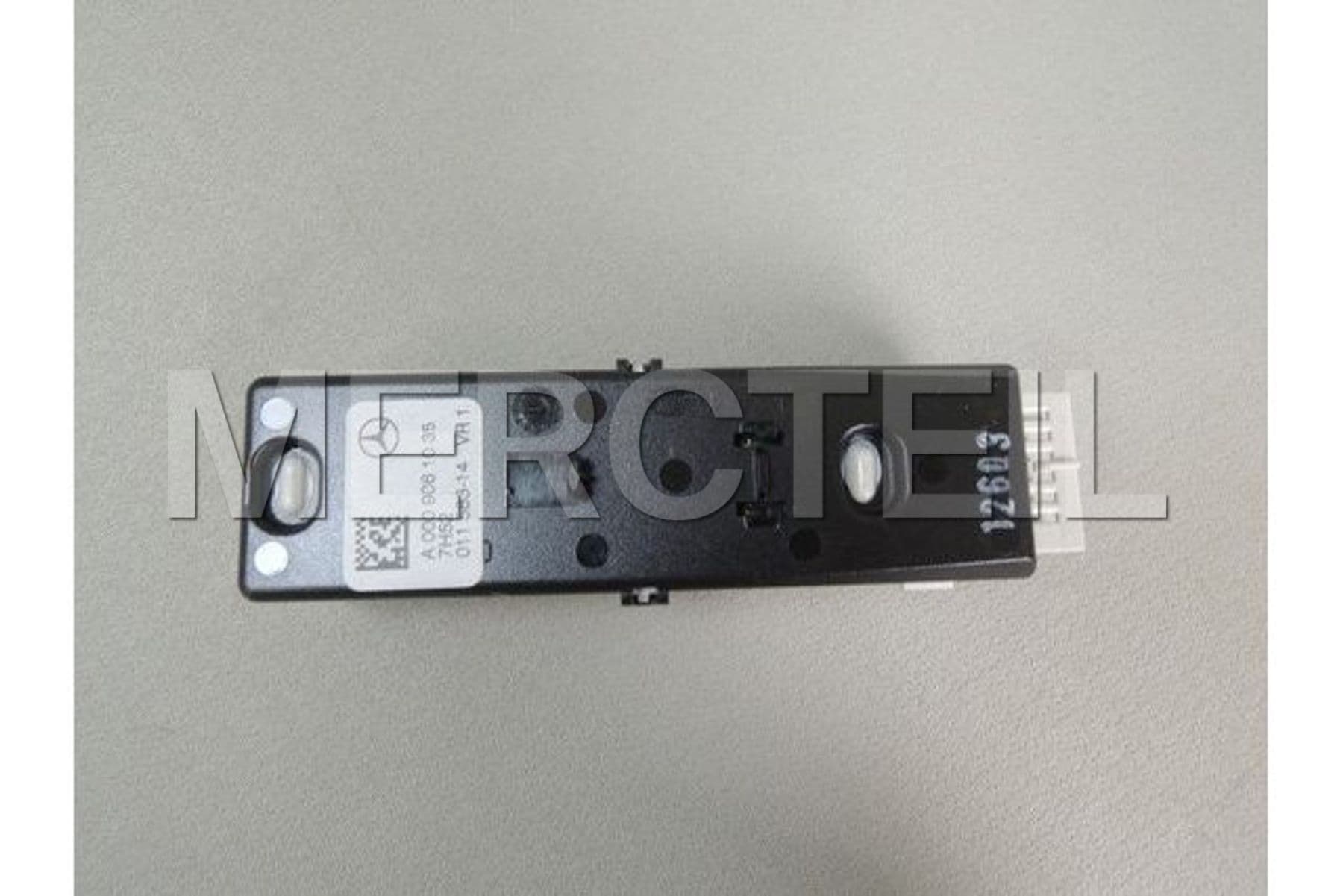 Buy the spare part Mercedes-Benz A00090610357H52 interior light