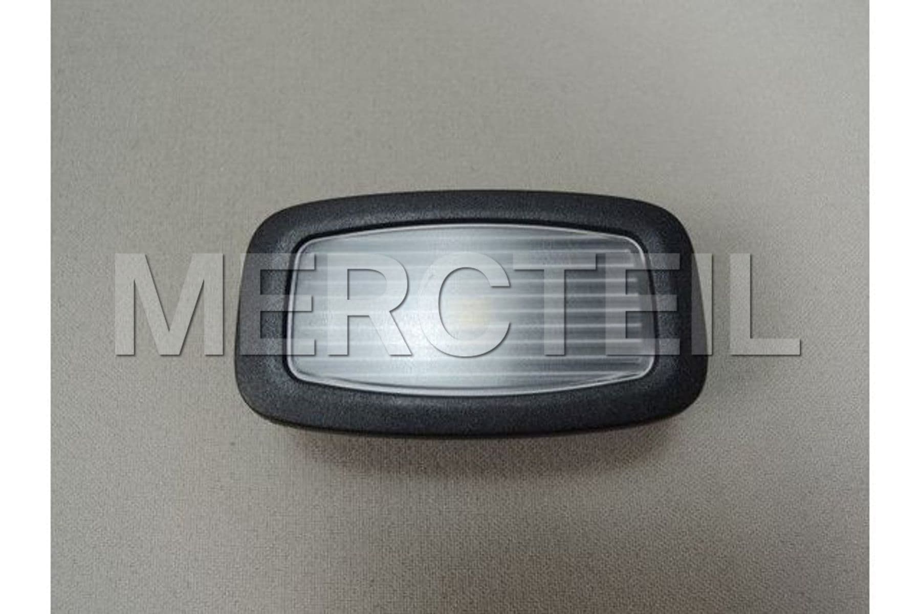 Buy the spare part Mercedes-Benz A00090628039051 interior light