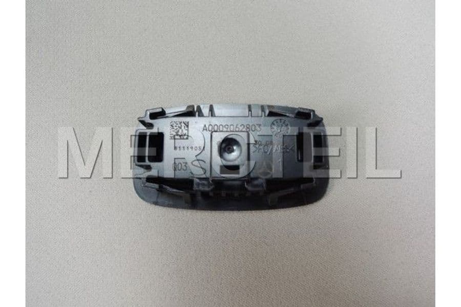 Buy the spare part Mercedes-Benz A00090628039051 interior light