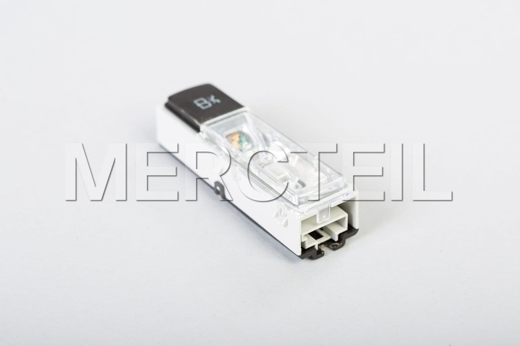 Buy the spare part Mercedes-Benz A00090647059051 interior light