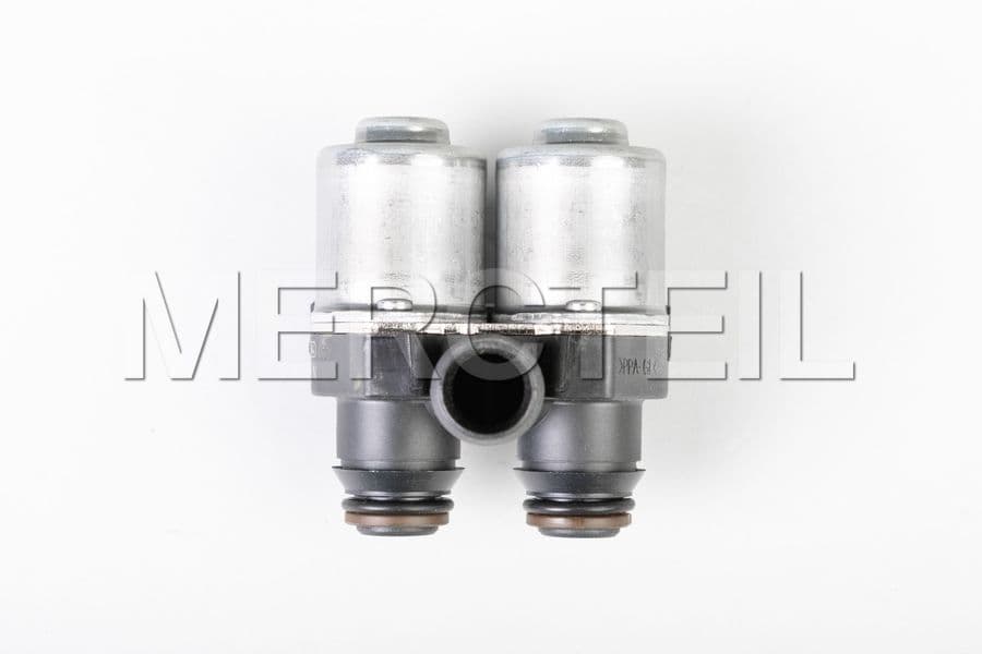 Buy the spare part Mercedes-Benz A0009820617 solenoid valve