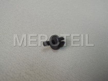 Buy the spare part Mercedes-Benz A0009904292 rivet