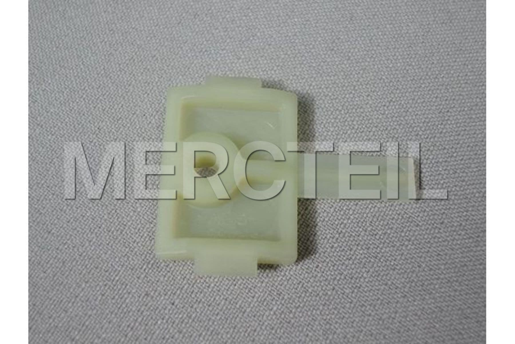 Buy the spare part Mercedes-Benz A0009910298 clip