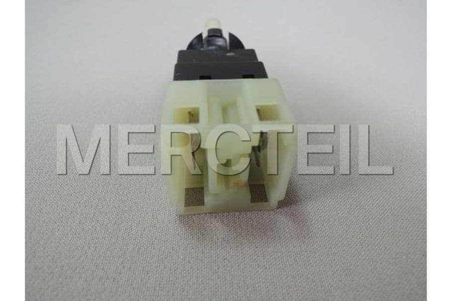 Buy the spare part Mercedes-Benz A0015456409 brake light switch