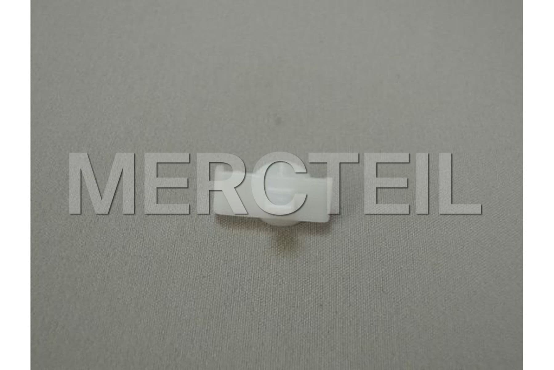 Buy the spare part Mercedes-Benz A0019885781 push button