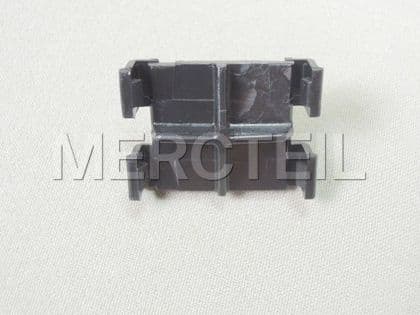 Buy the spare part Mercedes-Benz A0019916870 clip