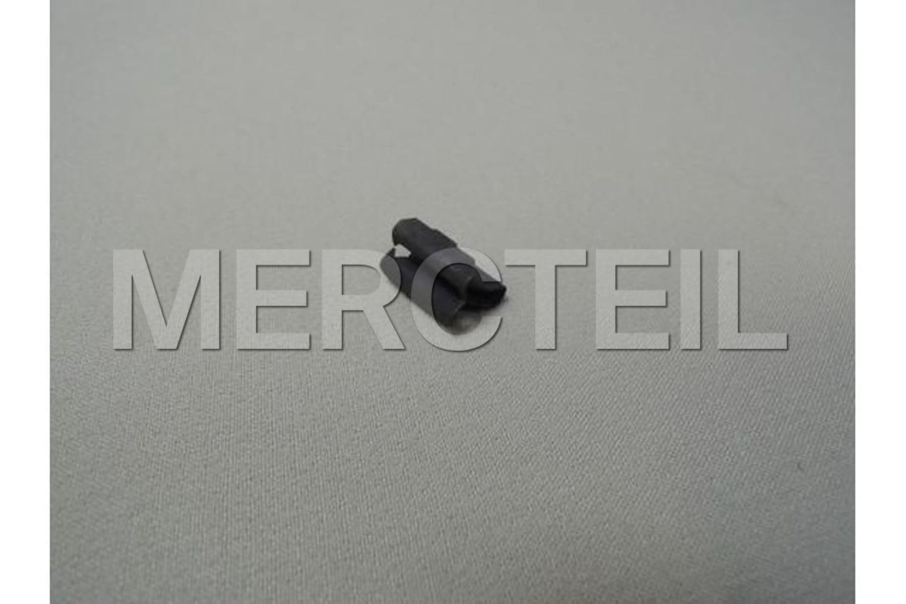 Buy the spare part Mercedes-Benz A0019918070 holddown clip