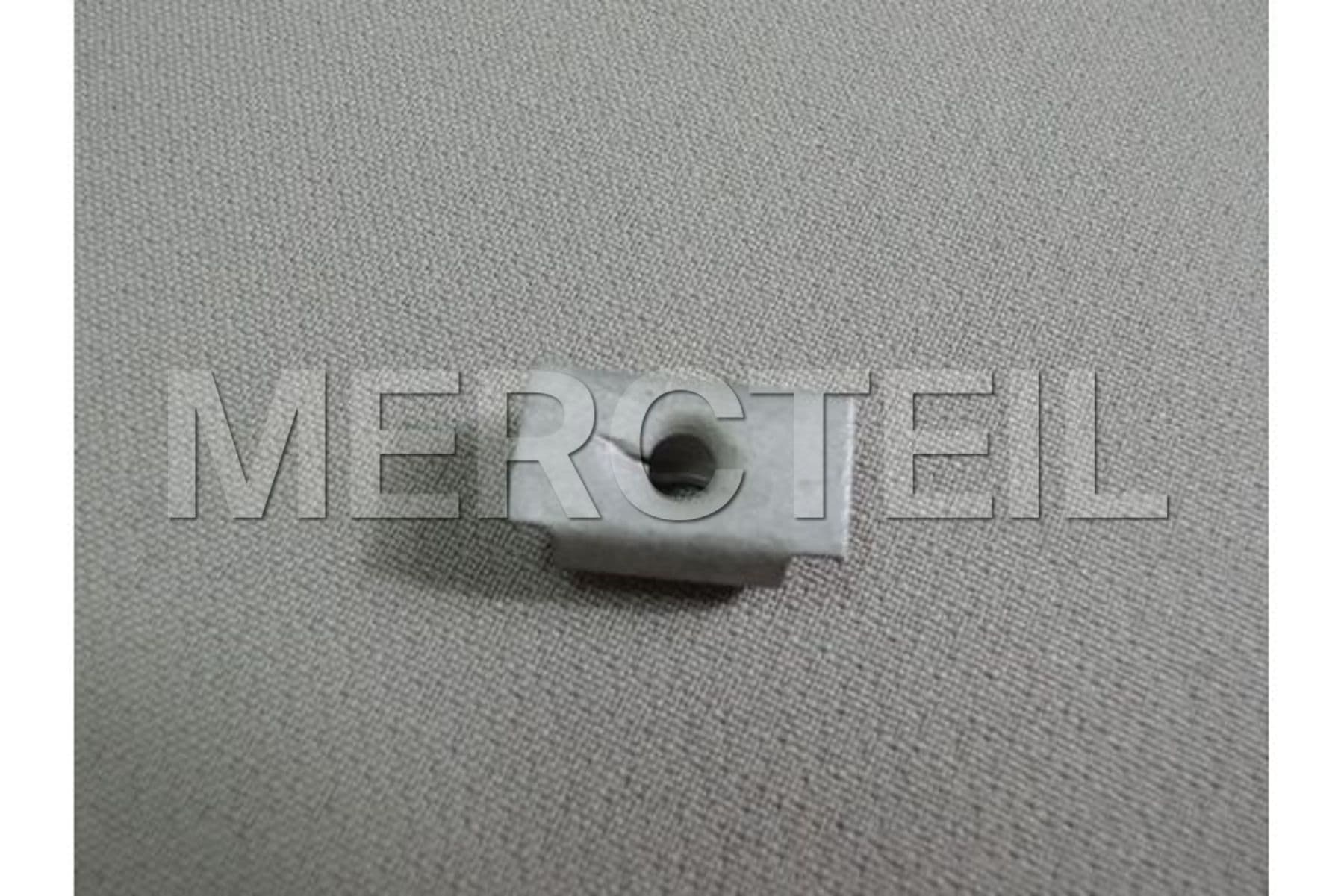 Buy the spare part Mercedes-Benz A0019949845 clip type nut