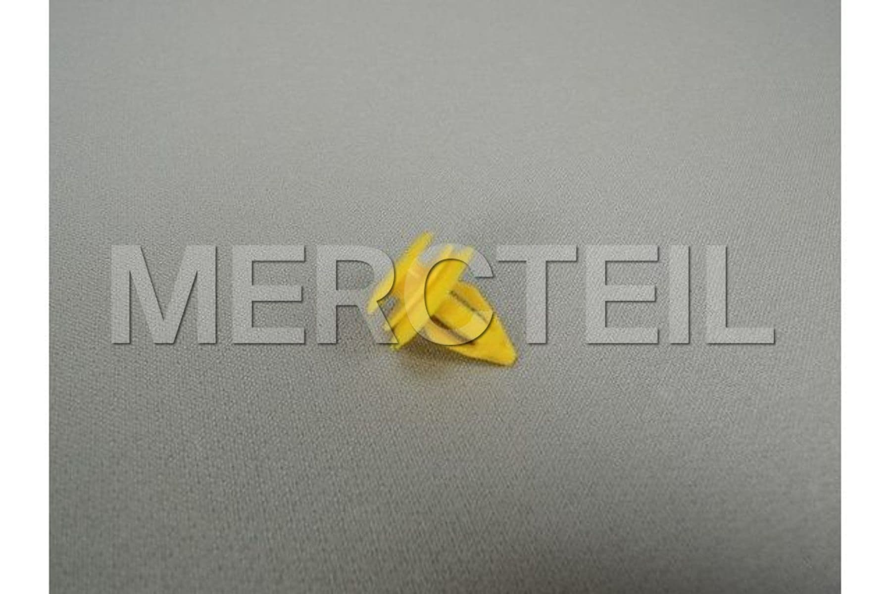 Buy the spare part Mercedes-Benz A0029910371 mounting clip