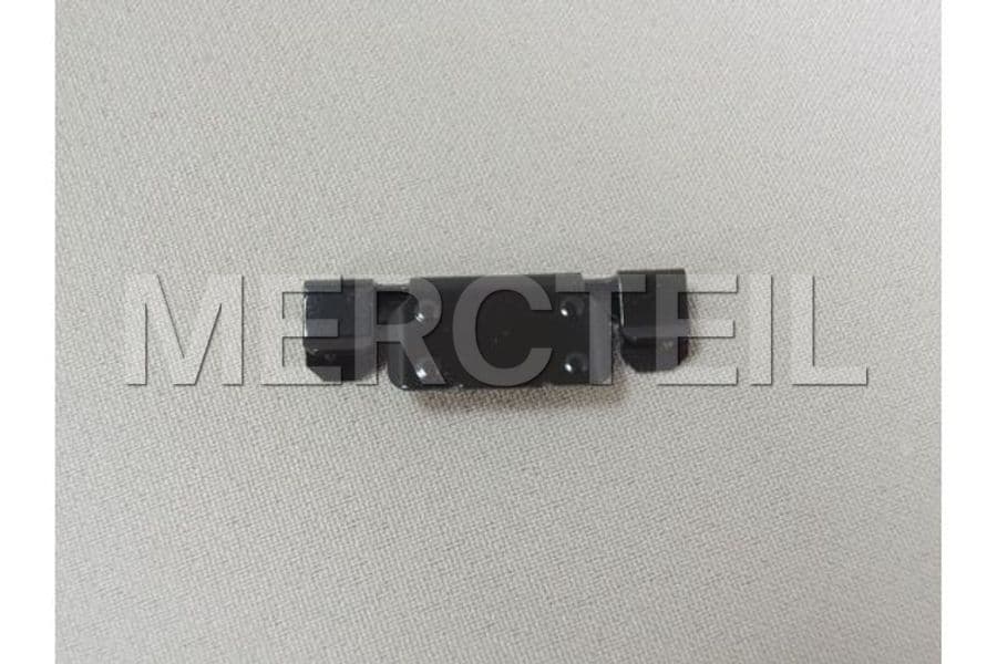 Buy the spare part Mercedes-Benz A0039913970 mounting clamp
