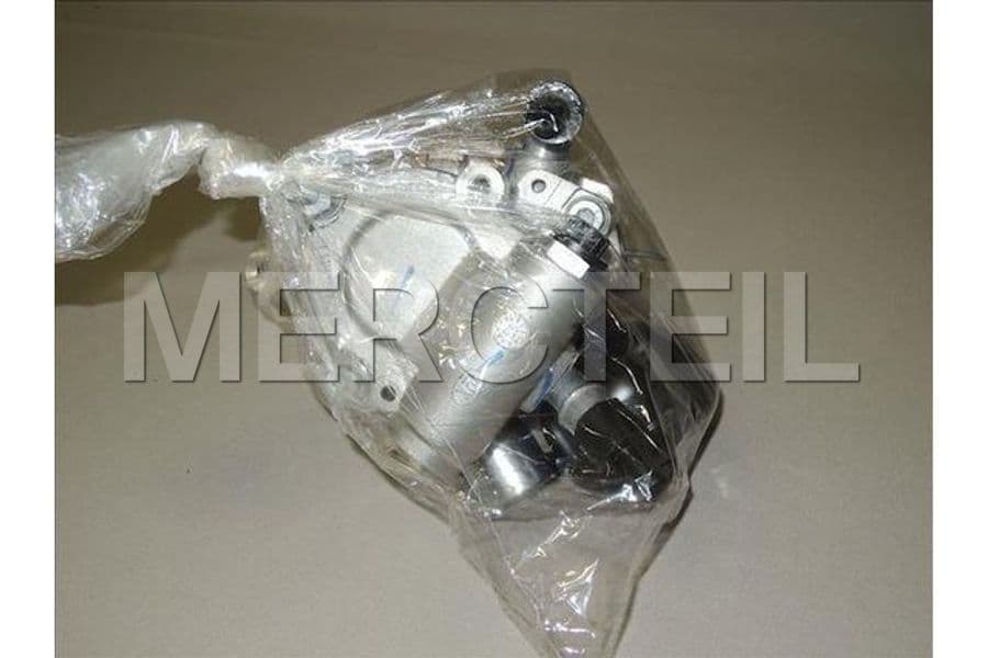 Buy the spare part Mercedes-Benz A0054667001 hydraulic pump