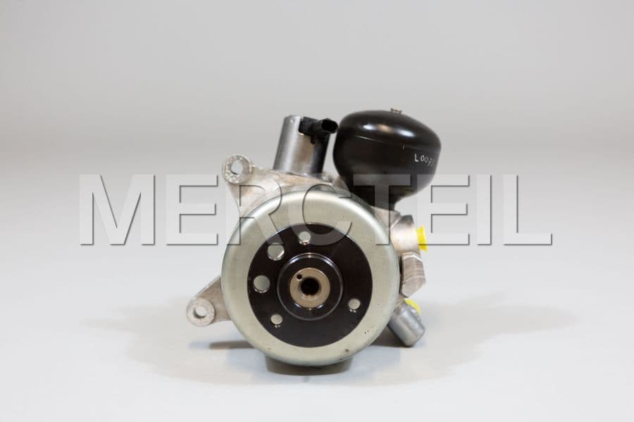 Buy the spare part Mercedes-Benz A0054667101 hydraulic pump