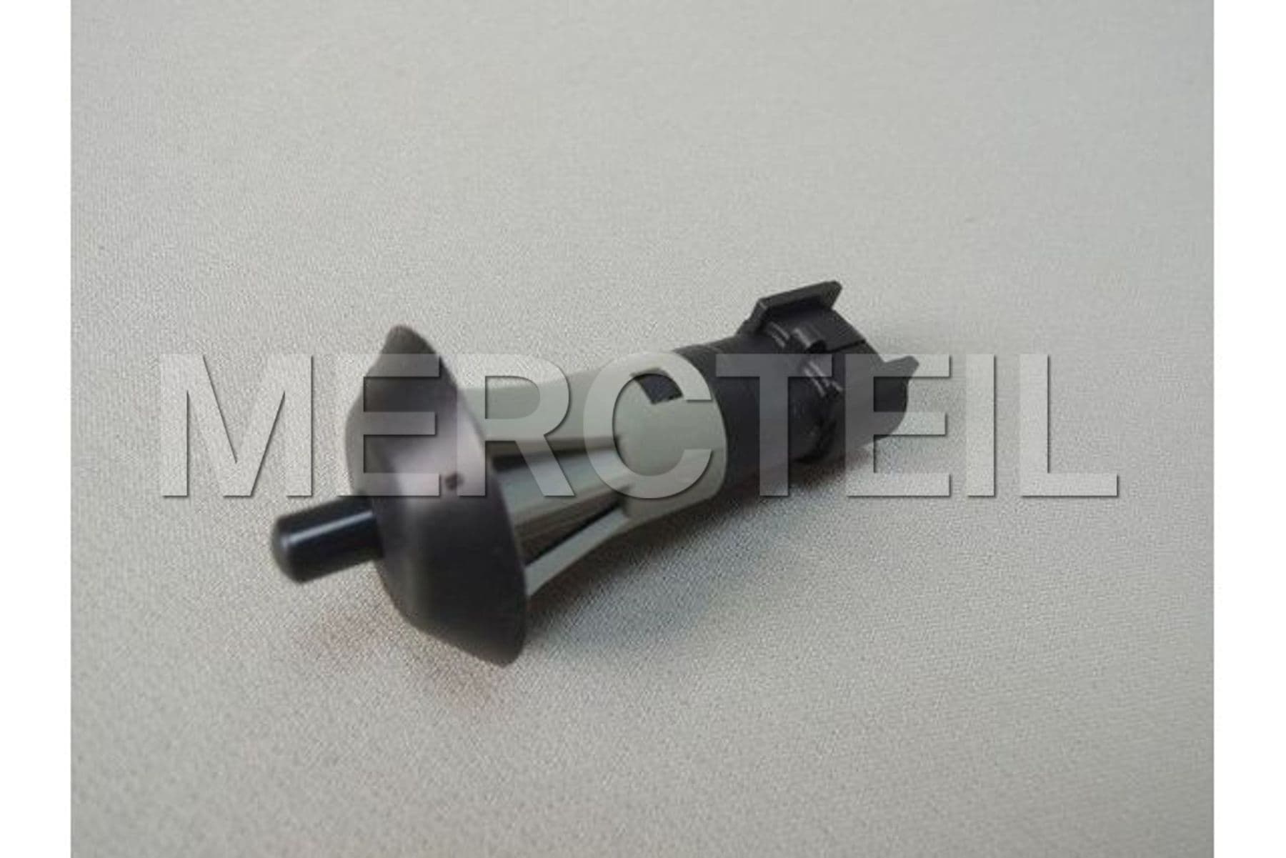 Buy the spare part Mercedes-Benz A0058207610 switch