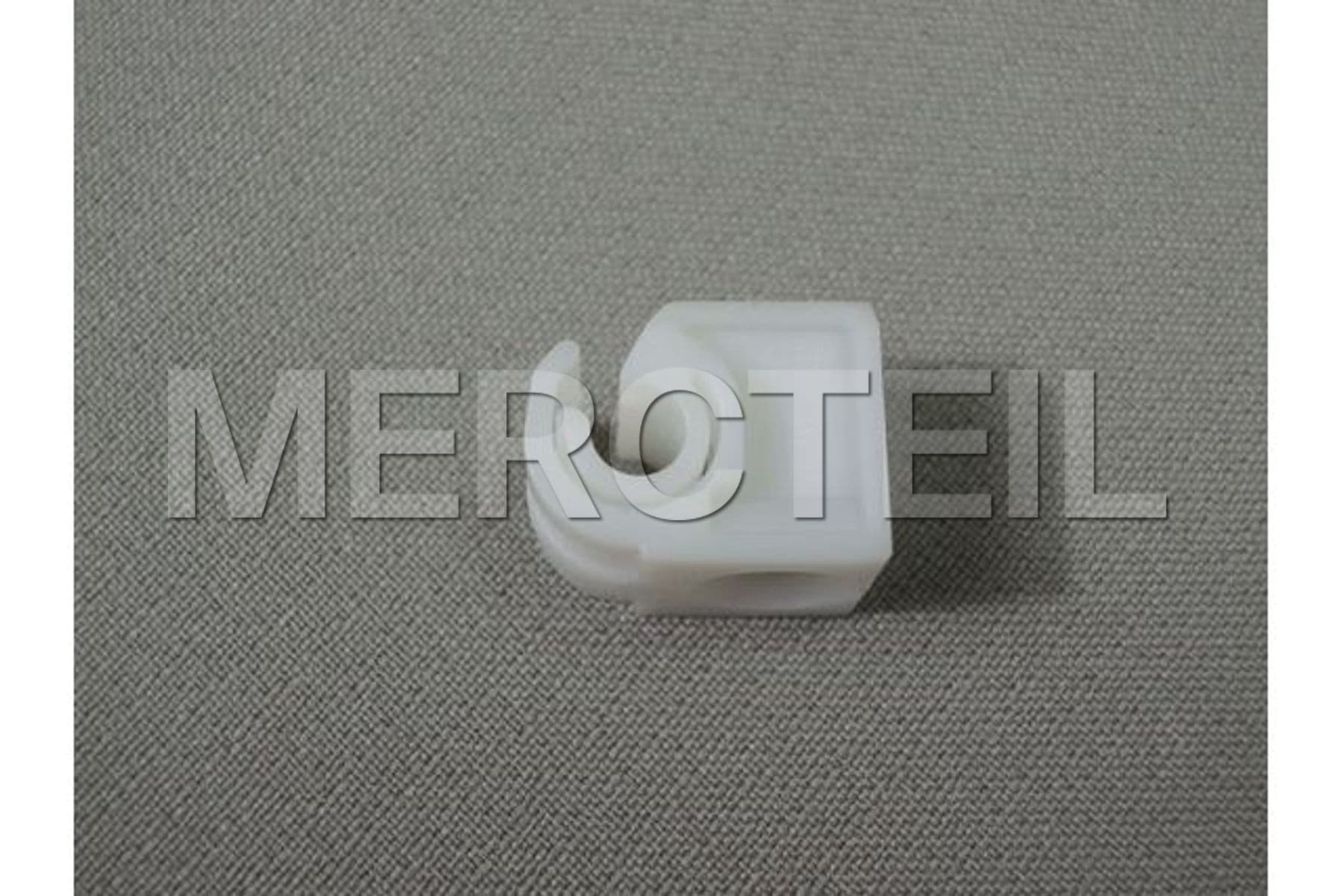 Buy the spare part Mercedes-Benz A0069881978 clip