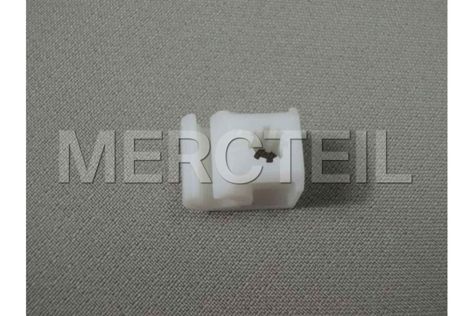 Buy the spare part Mercedes-Benz A0069881978 clip