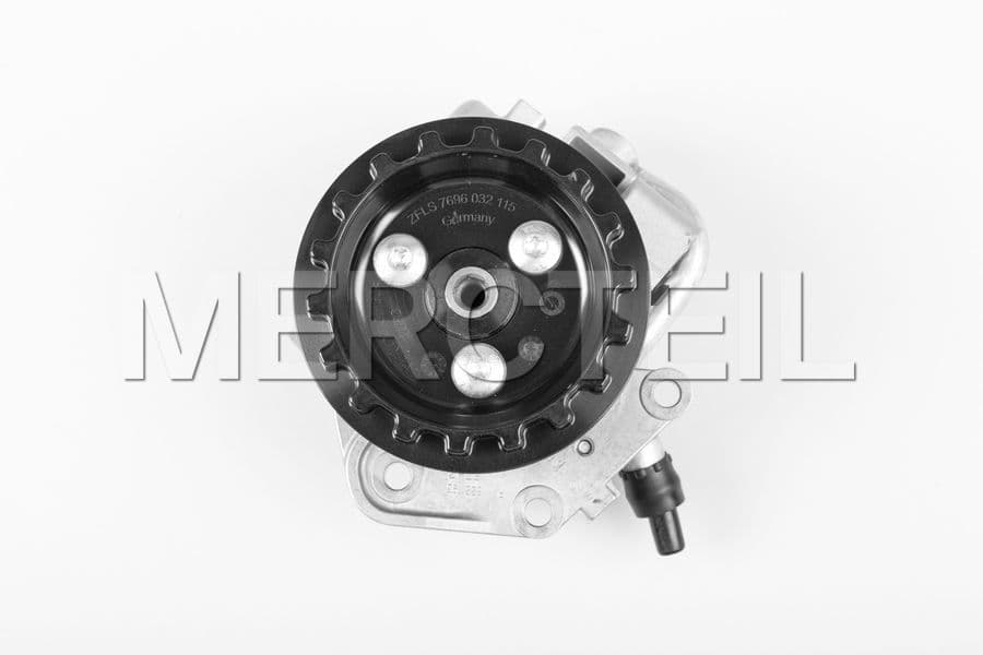 Buy the spare part Mercedes-Benz A0074660101 power steering pump